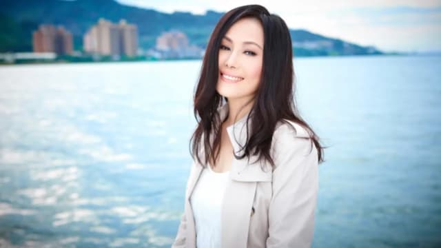 台北、高雄市长力邀复出 江蕙封麦9年坦承“有些心动” - vibes by 8world