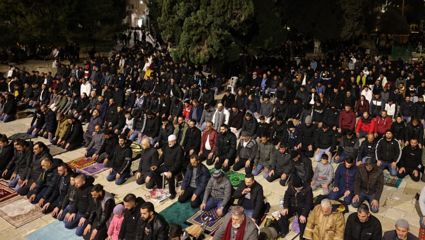 50,000 jemaah Palestin solat tarawih di Masjid Al-Aqsa meski berdepan ...