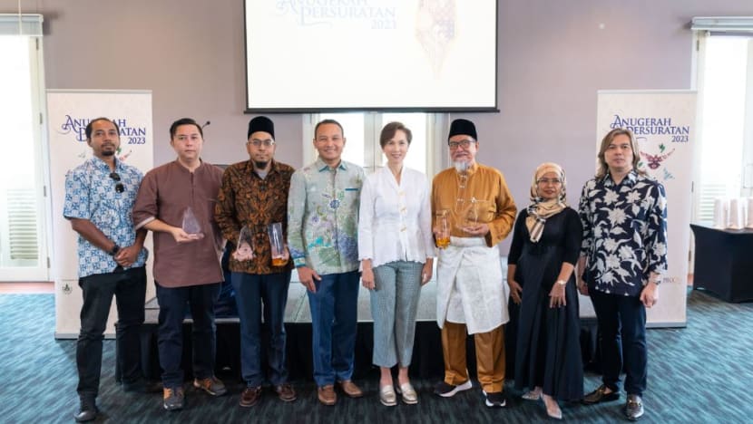 Jamal Ismail terima Anugerah Tun Seri Lanang; Khairool Haque raih ...