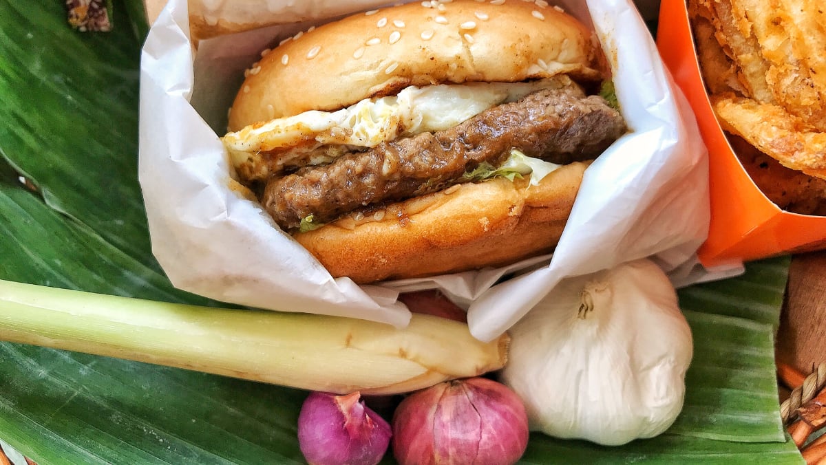 McDonald’s Rolls Out Rendang Sedap Angus Beef Burger For National Day ...