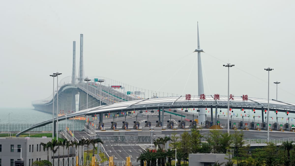 World's longest sea bridge brings Hong Kong closer to China - TODAY