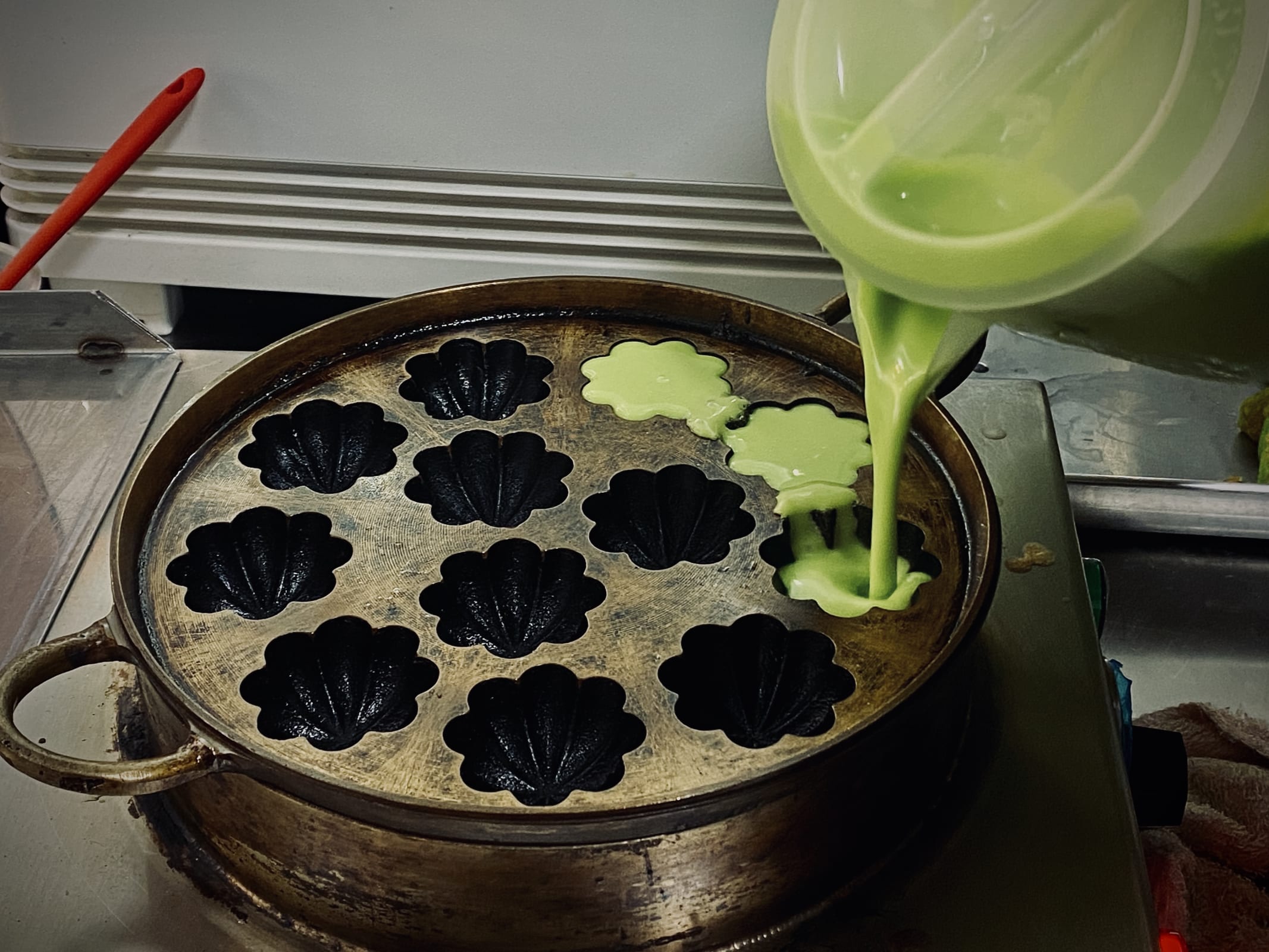 S’pore’s First Thai Pancake Coffeeshop Stall? Popular Golden Mile Snack Kiosk Baan Kanom Thai ...