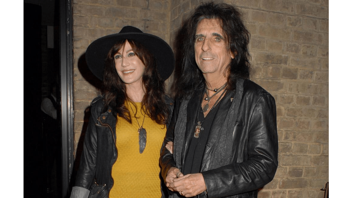 Alice Cooper has death pact with wife - 8days
