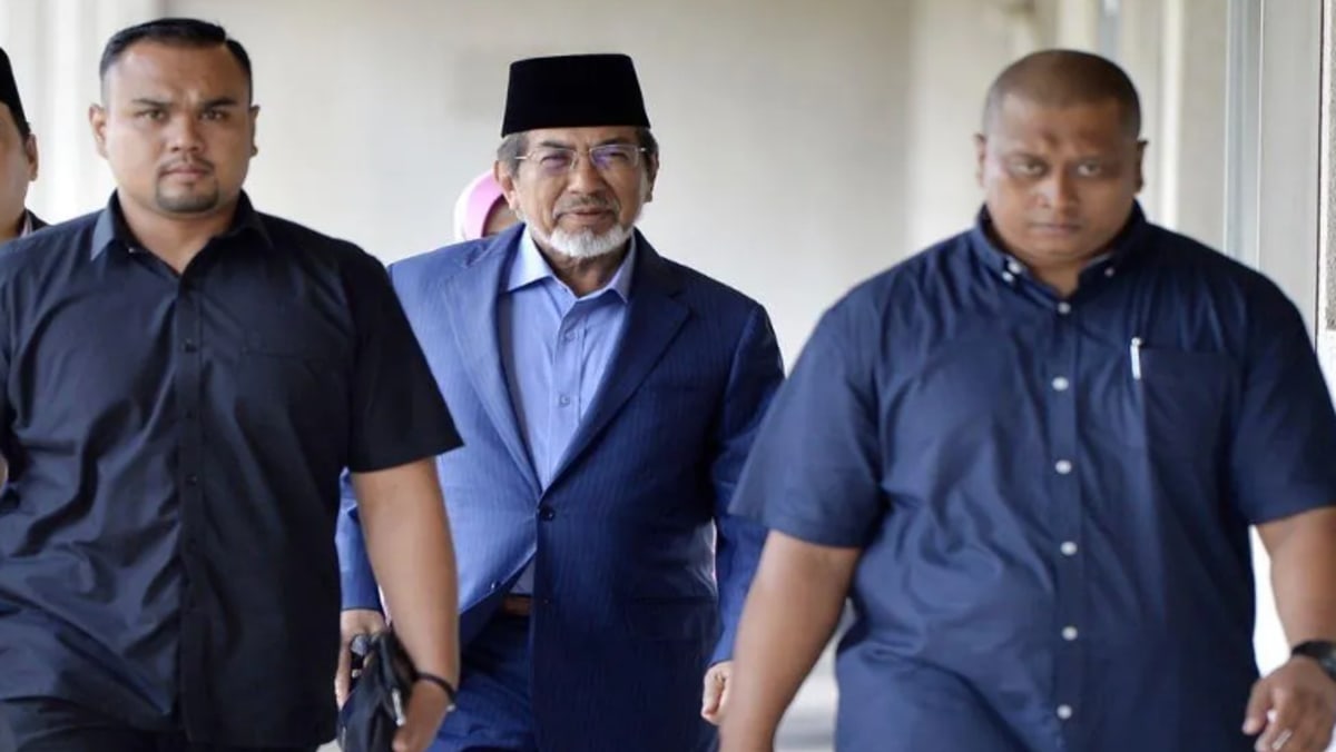 Bekas ketua menteri Sabah bebas tuduhan rasuah, pengubahan wang haram - BERITA Mediacorp