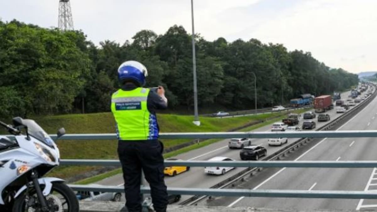 Potong barisan, pandu lebih had laju antara kesalahan trafik tertinggi di Johor - BERITA Mediacorp