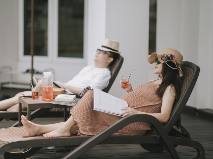 How to go on a babymoon safely: Best time to travel, what to pack ...