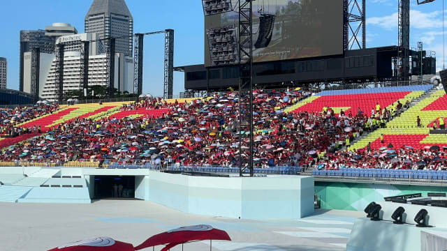 【直播】国庆庆典重返大草场举行 观众有序进场翘首以待 - 8world