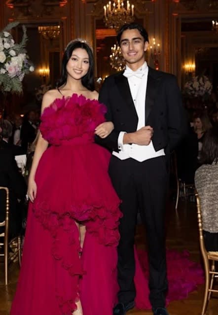 Daughters Of Zhang Yimou, Simon Yam Make Their Society Debut In Paris ...