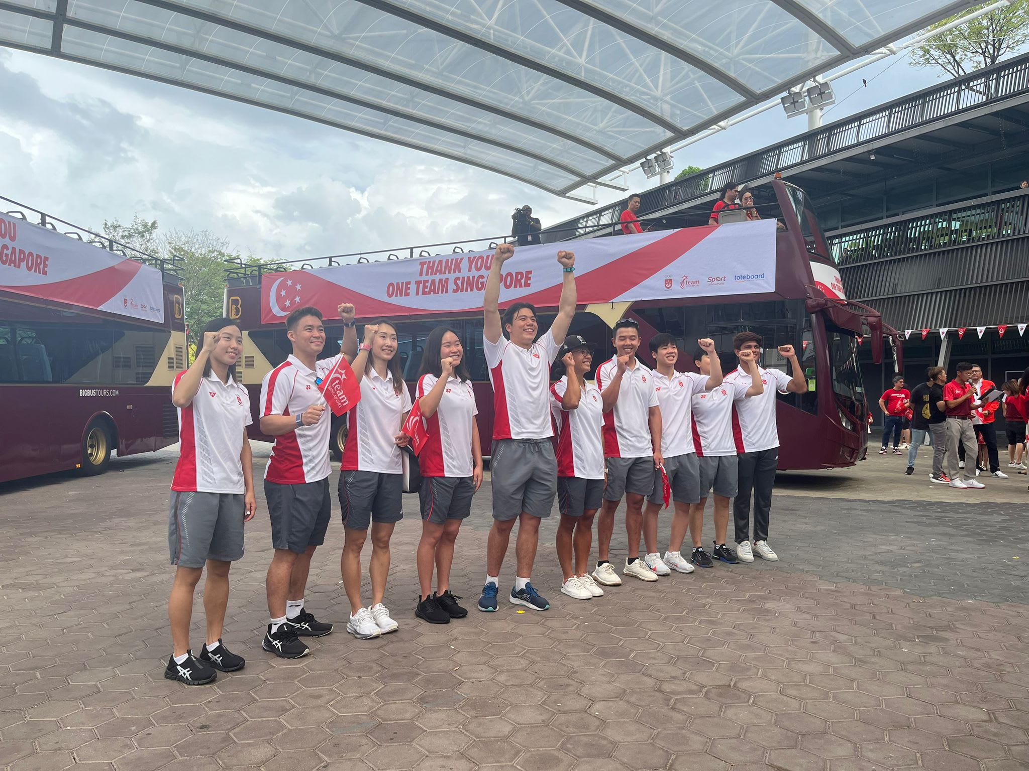 【相册】本地粉丝聚集五大欢呼点 为奥运健儿欢呼打气 - 8world