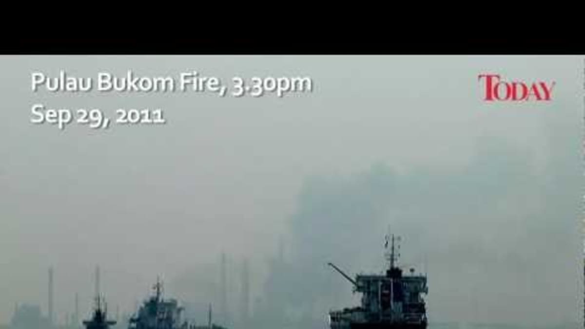 Pulau Bukom Fire Seen from Sentosa - TODAY