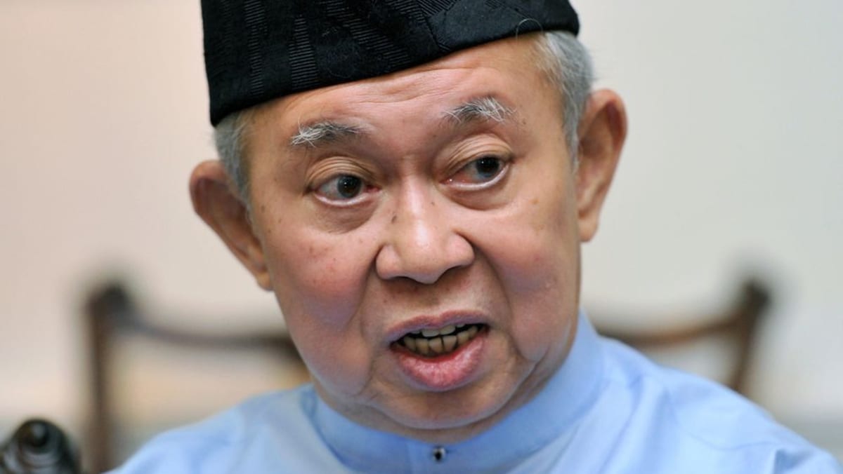 Umno veteran Ku Li offers to be interim Malaysian PM - TODAY