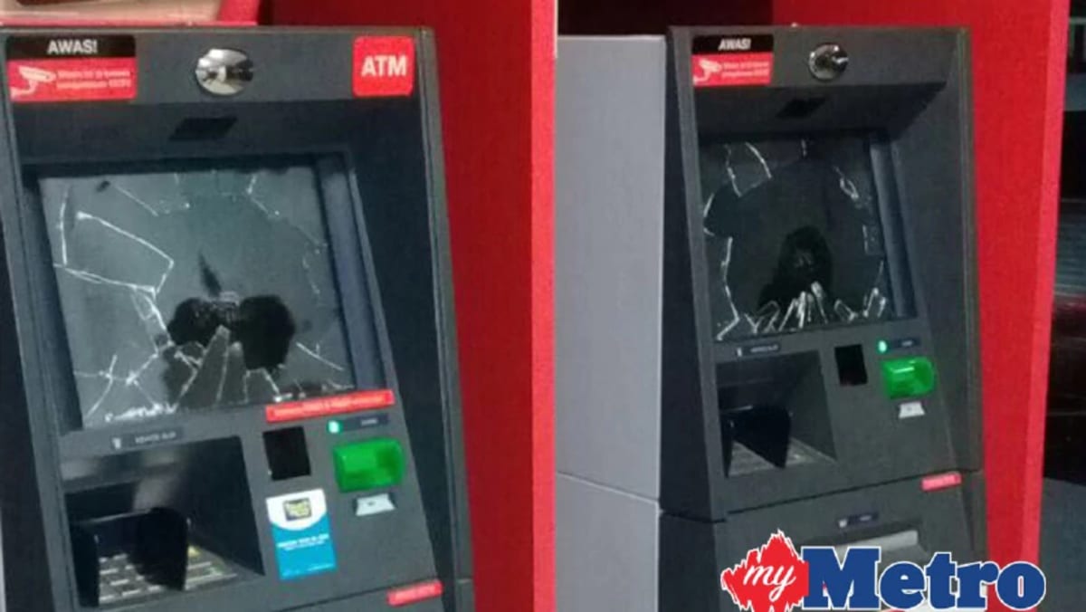 Man unleashes anger on ATMs after failing to withdraw money - TODAY