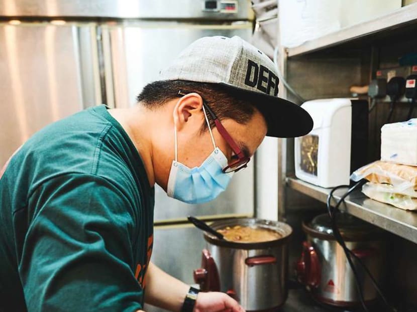 New Hawker Stall Gimee Face Sells $6.80 Abalone Bak Chor Mee - TODAY