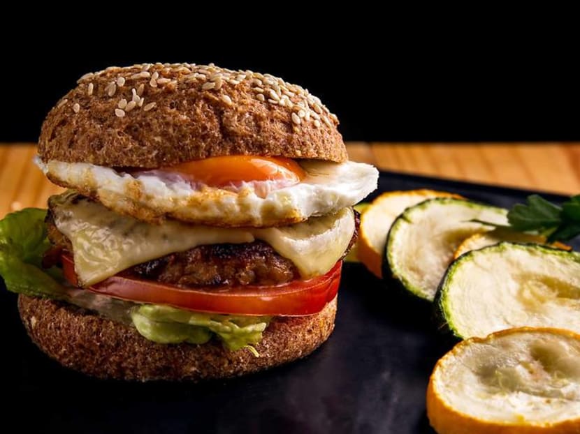 This Ketogenic Burger Contains Just 2.9 Grams Of Carbs In Its Fluffy ...