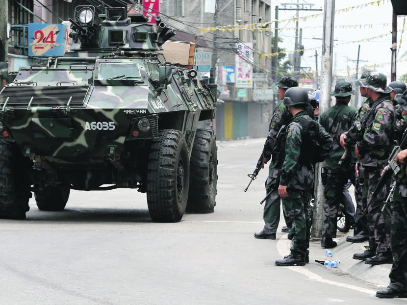 Philippines launches air strikes on rebels in bid to end stand-off - TODAY