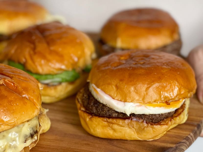 Akashi Restaurant Now Serves Great Japanese-Style Burgers From $10.80 ...