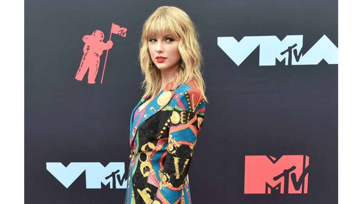 Taylor Swift thanks fans for 'best week' of her life - 8days