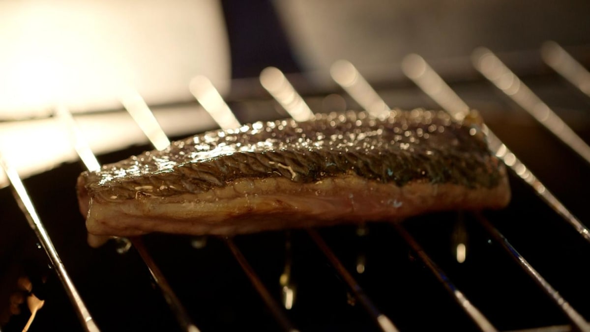 Zero Waste Kitchen - S1: Crispy star snapper with scales on - CNA