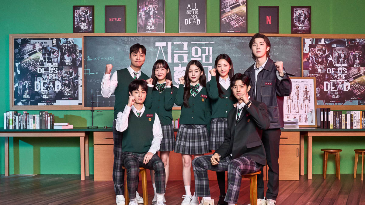 Here Are The Real Ages Of The Actors Who Played High School Students In ...