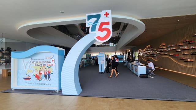 为庆红十字会成立75周年 200多名个人及组织获表彰 - 8world