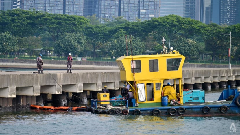 Tidal currents pose challenge to oil spill clean-up operations; drones ...