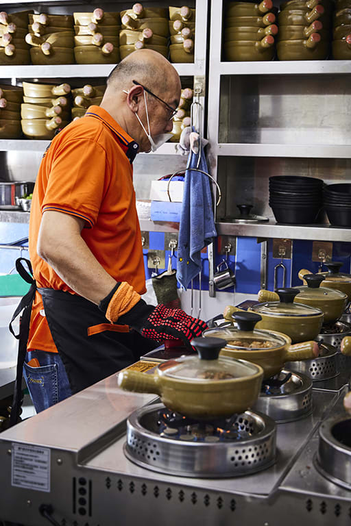 Bangkok Spa Owner Opens Claypot Rice Stall, Cooks With ‘AI Technology ...