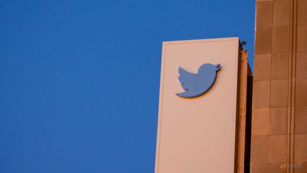 Twitter back online after global outage hits thousands - TODAY