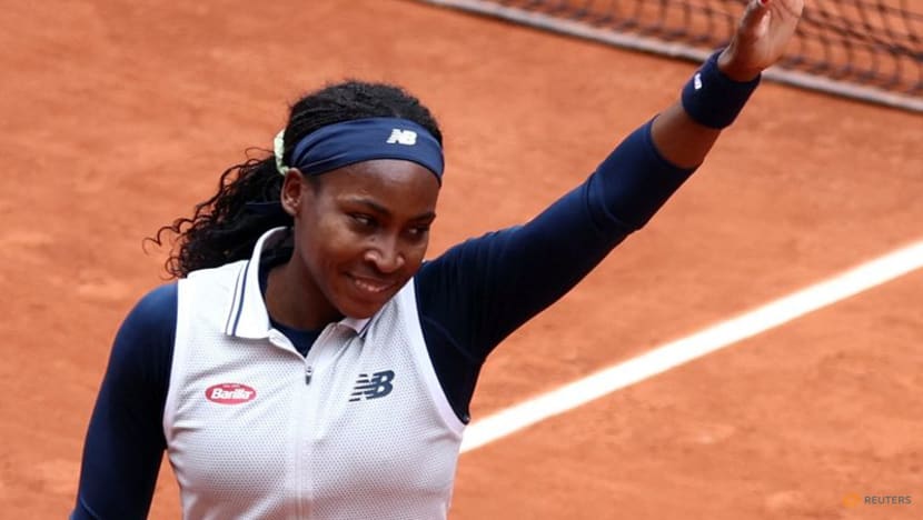 Sinner, Swiatek take contrasting routes to French Open quarters - CNA