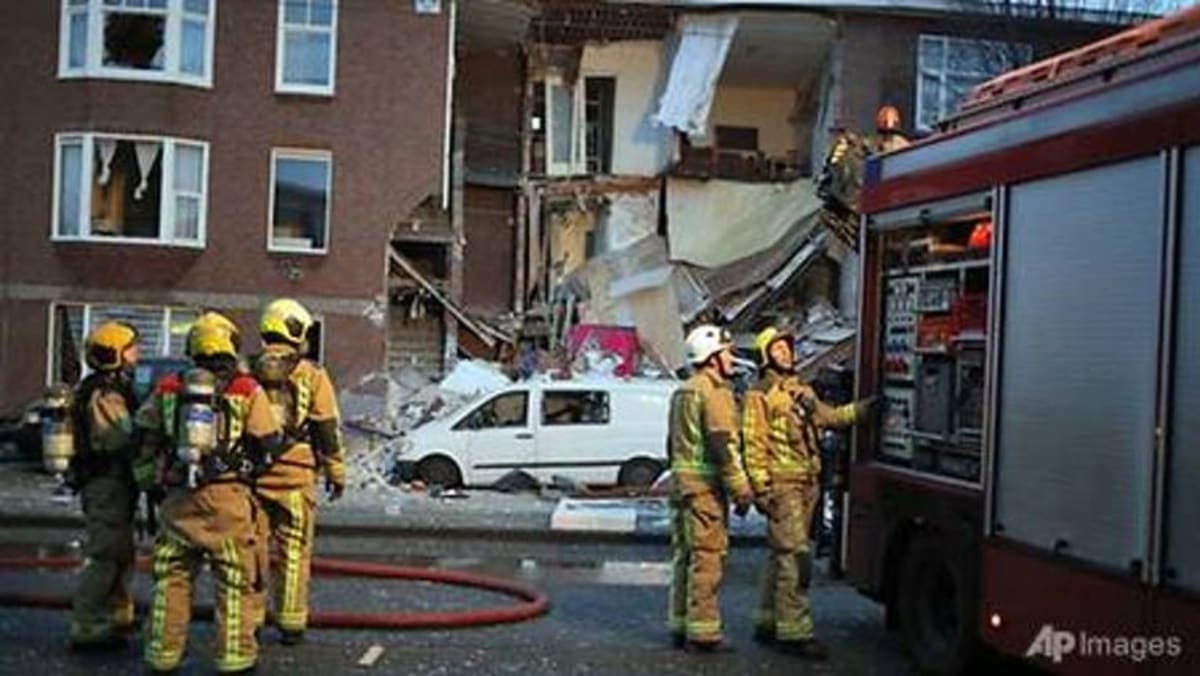 9 cedera selepas bangunan runtuh akibat letupan gas - BERITA Mediacorp