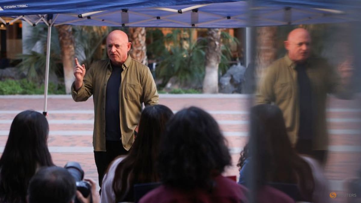 Democrat Mark Kelly Holds Seat In Arizonas Us Senate Race Today