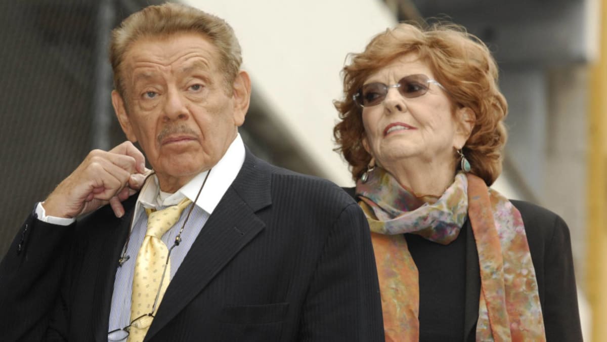 Jerry Stiller, Seinfeld Star And Father Of Ben Stiller, Dies At 92 - TODAY