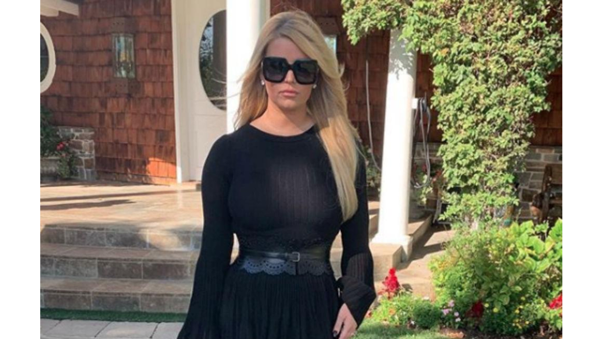 Jessica Simpson Loses 100lbs In 6 Months 8days