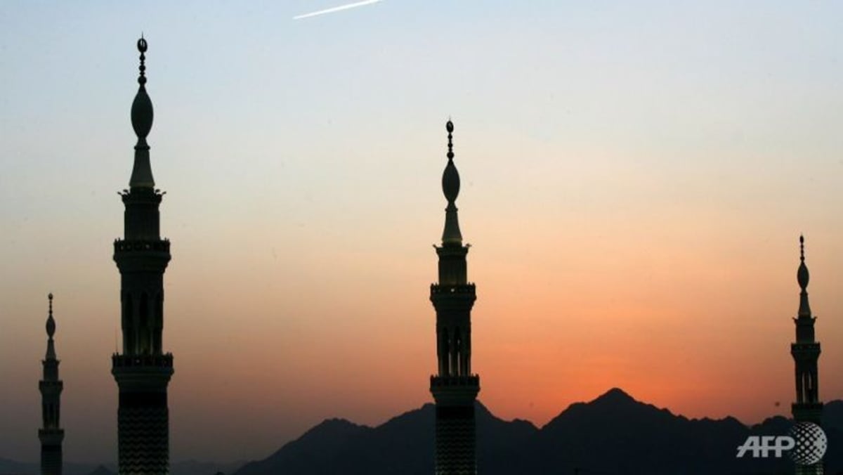 Arab Saudi kuat kuasa perintah berkurung 24 jam di Makkah, Madinah ... Arab Saudi kuat kuasa perintah berkurung 24 jam di Makkah, Madinah ...