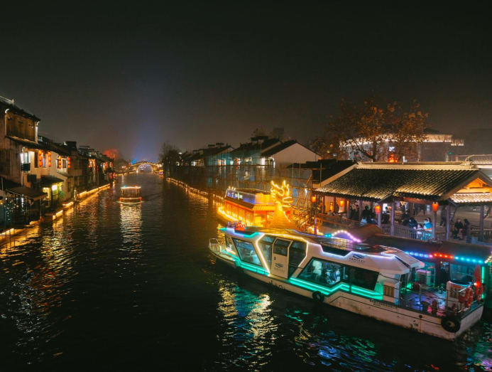 Travel guide to Wuxi, China: Three Kingdoms TV drama set, cherry ...