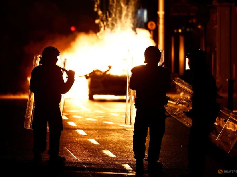Riots erupt in Dublin after children stabbed - TODAY