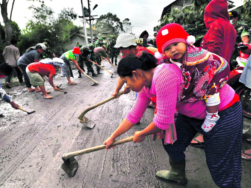 Ash clean-up in Sumatra - TODAY