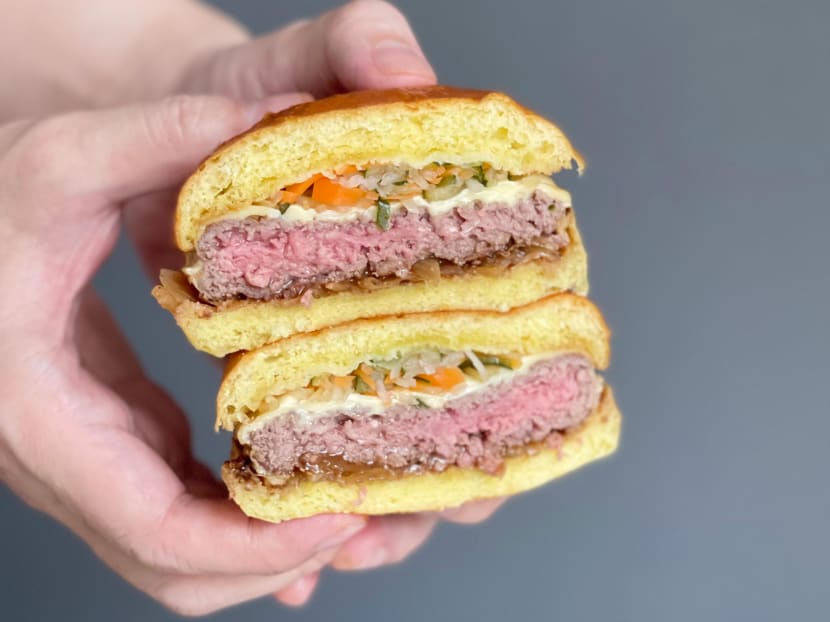 Akashi Restaurant Now Serves Great Japanese-Style Burgers From $10.80 ...