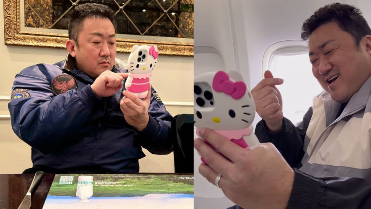 Hunky Korean Star Don Lee, 52, Uses A Super Cute Hello Kitty Phone Case - 8days