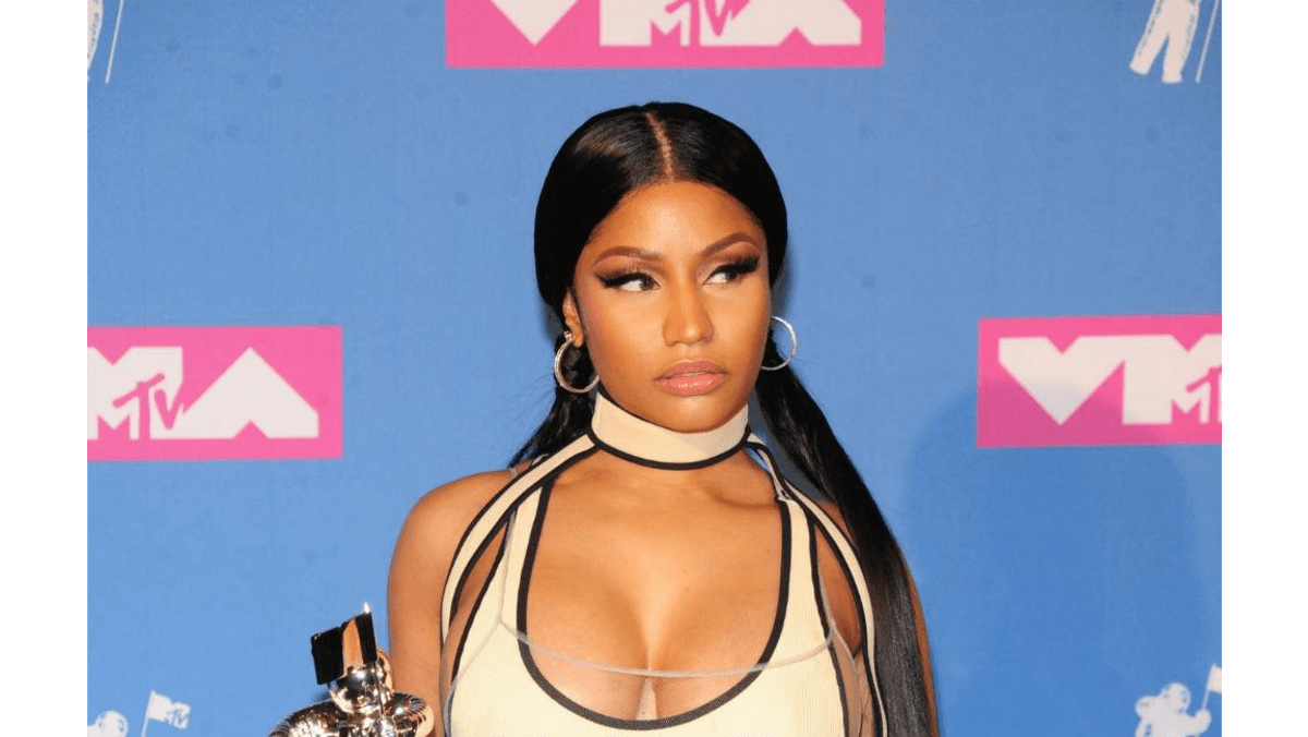Nicki Minajs Wardrobe Mishap 8days
