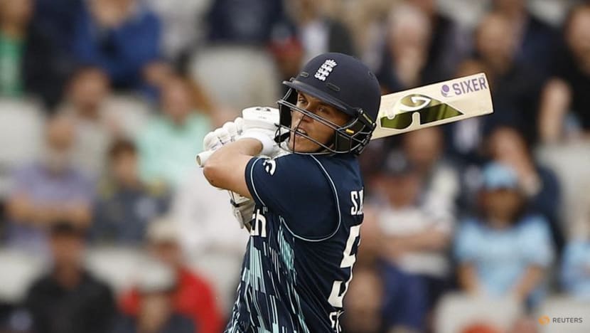 England's Curran breaks IPL auction record - CNA