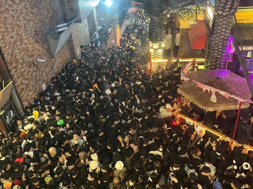 Itaewon crowd crush: What to do in such a situation and how it's ...