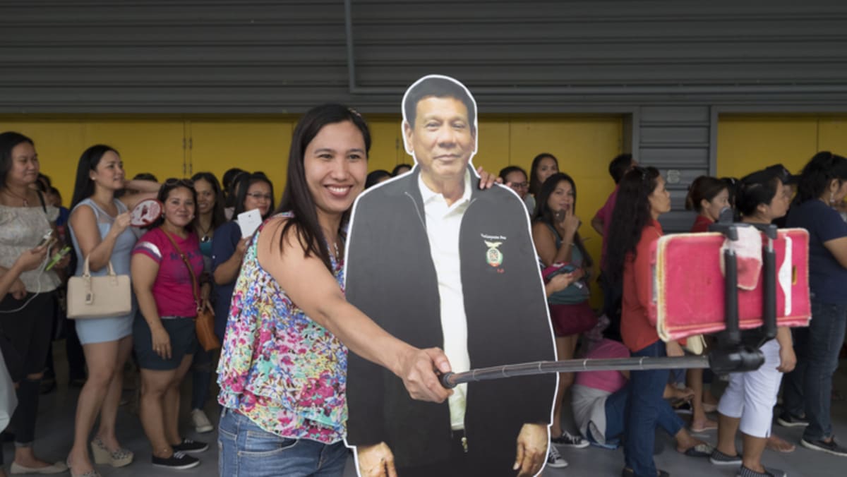 Gallery: Thousands of Filipinos gather to cheer Duterte in Singapore ...