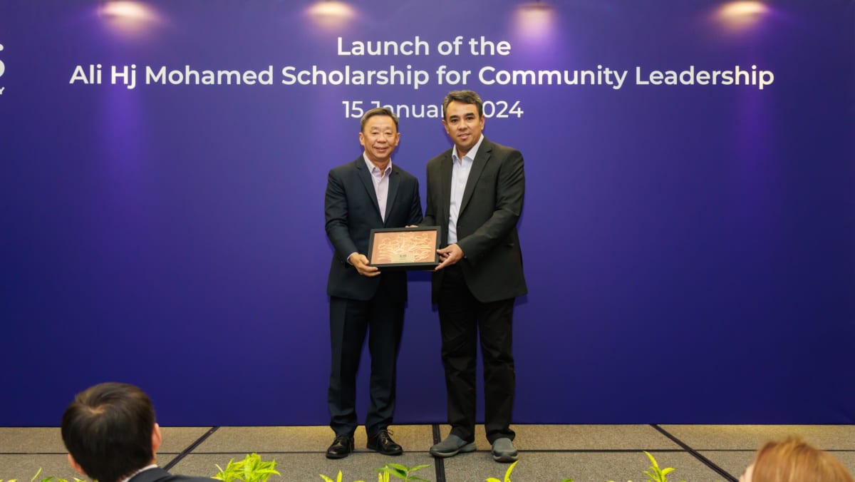 SUSS umum biasiswa Ustaz Ali Haji Mohamed - BERITA Mediacorp