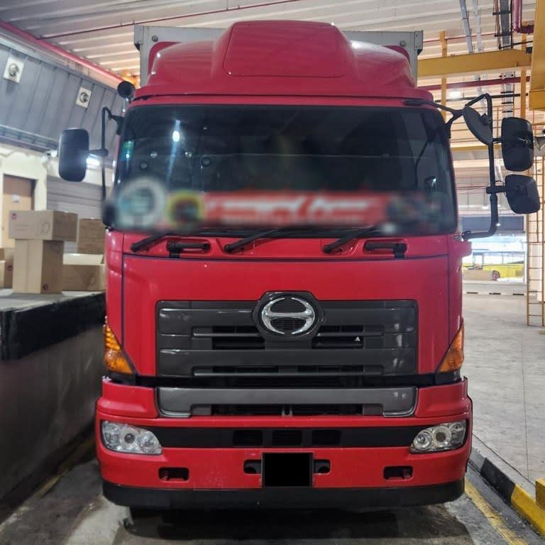 移民局起获去年最大批漏税烟 共计1万3000条 - 8world