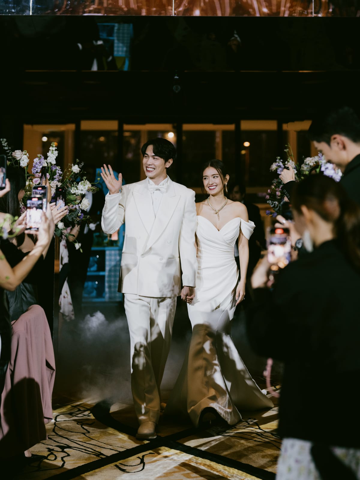 Hong Ling Teared Up As She Walked Down The Aisle With Her Parents ...