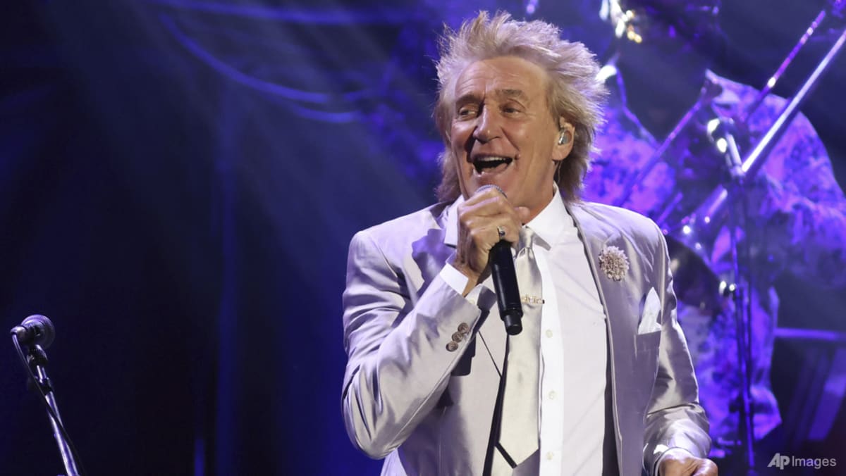 Rod Stewart performing in Singapore in March 2024 - CNA Lifestyle