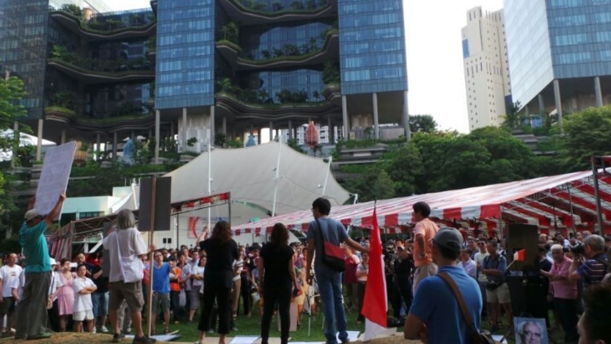 Bloggers Roy Ngerng, Han Hui Hui face police action - TODAY