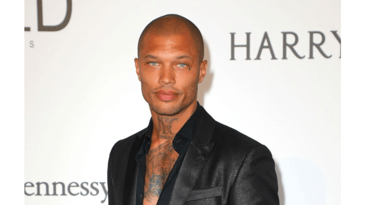 Jeremy Meeks files for divorce - 8days