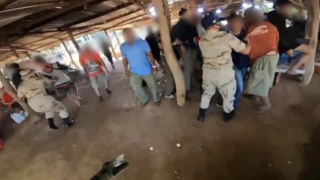 参与非法斗鸡 泰国警方逮捕近50人 - 8world