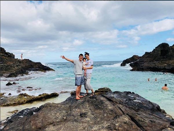 Edison Chen Shows Off Daughter And Supermodel Wife In Hawaii - 8days
